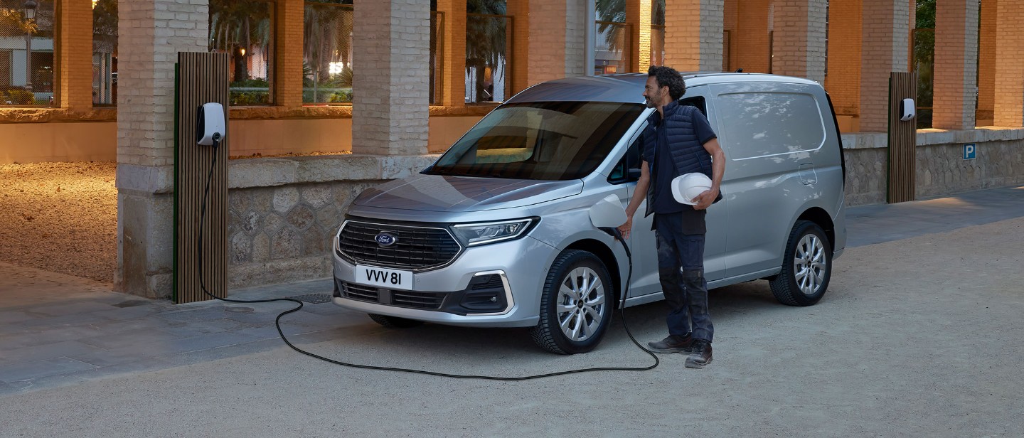 Nuovo Transit Connect Plug-in Hybrid | Ford IT
